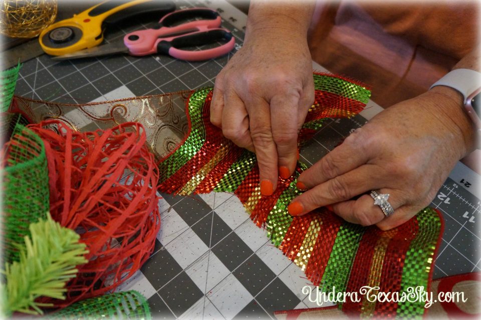 Christmas Deco Mesh Wreath Instructional Tutorial - Under a Texas Sky